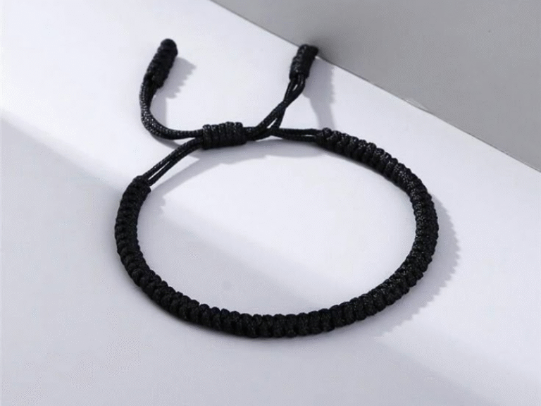 Makna Gelang Hitam di Tangan Kiri dan Kanan dalam Percintaan - Garap Media