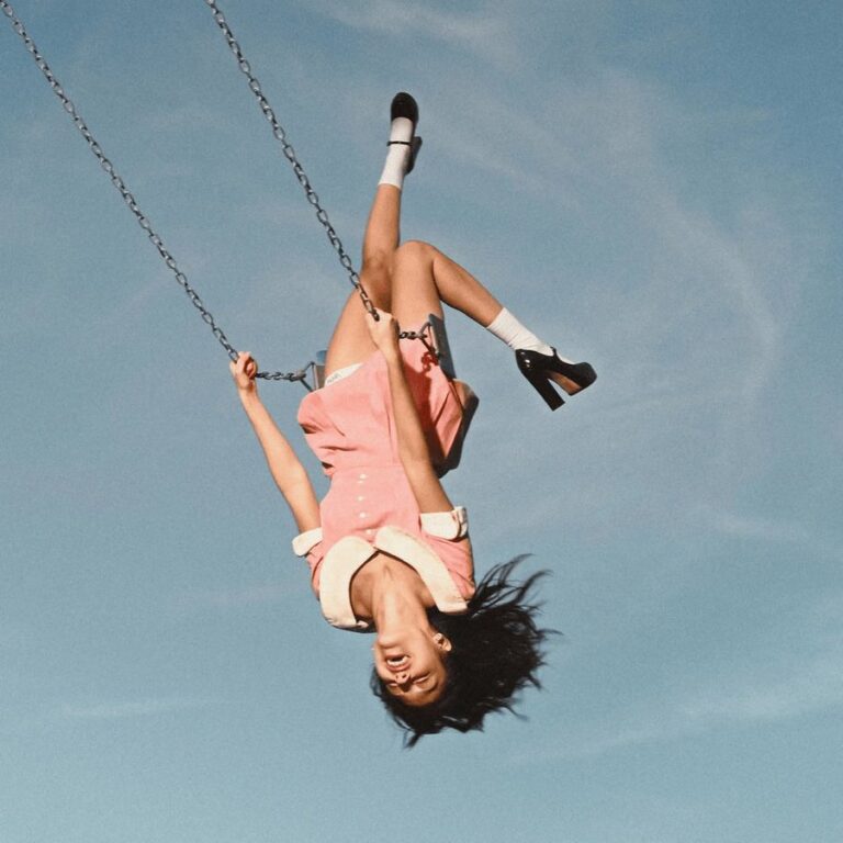 Olivia Rodrigo Resmi Rilis Album You Seem Pretty Sad for a Girl So in ...